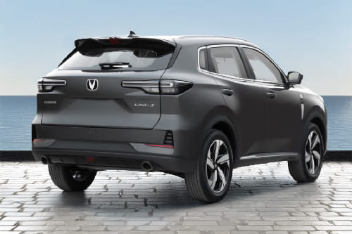 Which is Better? Changan UNI-S or Toyota Hilux Hybrid | Full Comparison